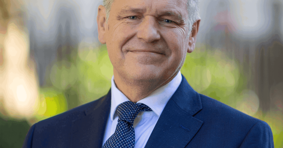 John Barnett > Our people > About us > Gleeds