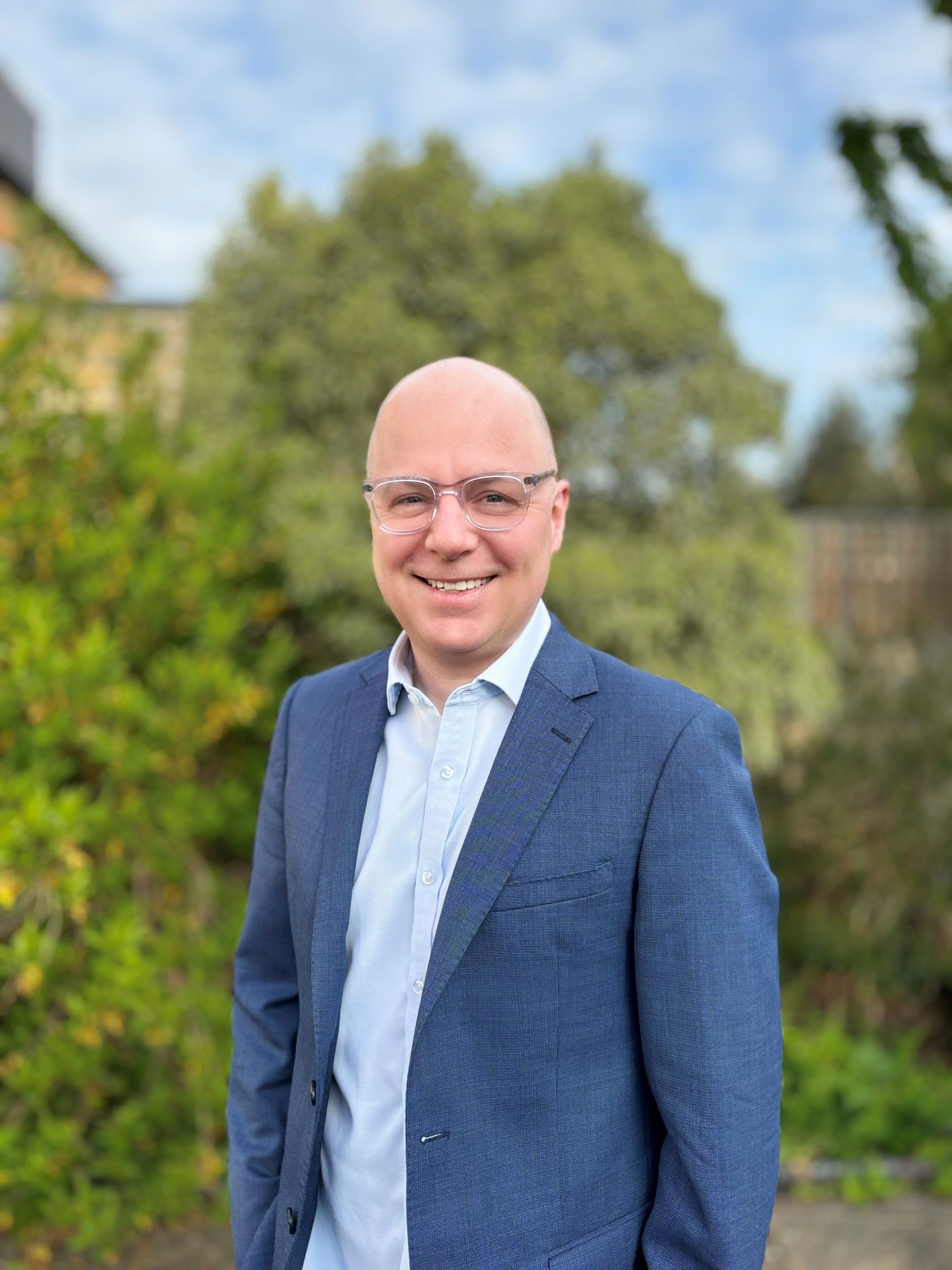 Rob Vale > Our people > About us > Gleeds