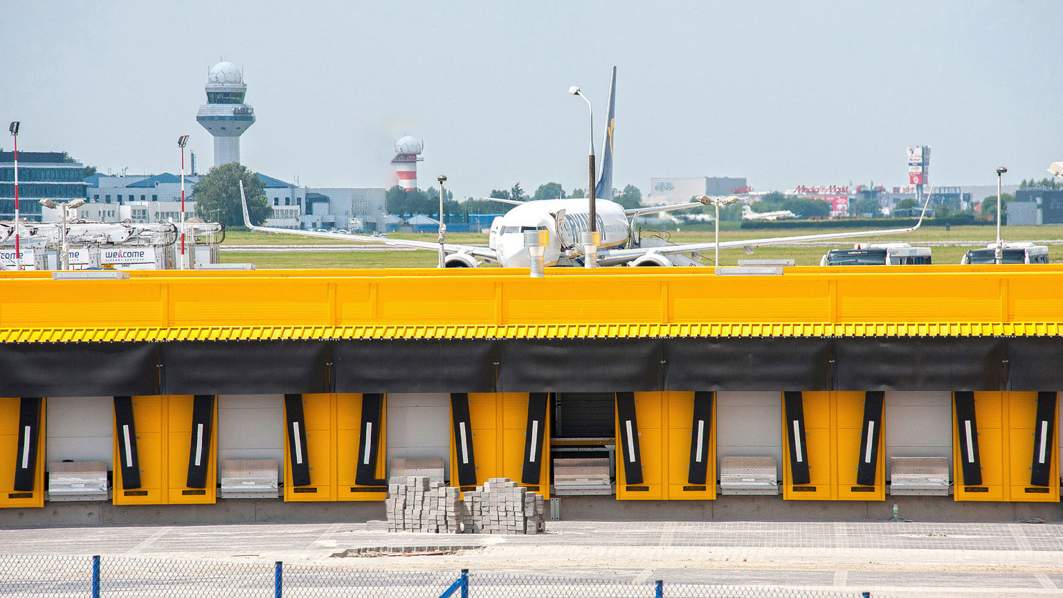 DHL Express Courier Terminal > Projects > Gleeds
