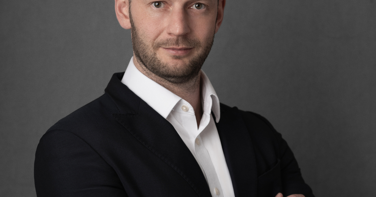 Joe McShee > Our people > About us > Gleeds